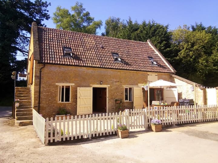 "The Stables"  Spacious 2-bed Countryside Retreat - Sherborne