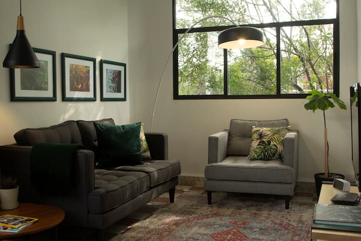 En Esquina Con Vistas Verdes Muy Comodo - Mexico City