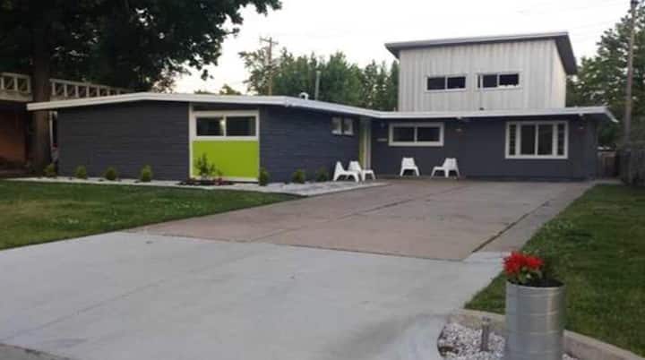 Mid Century Getaway - Tulsa