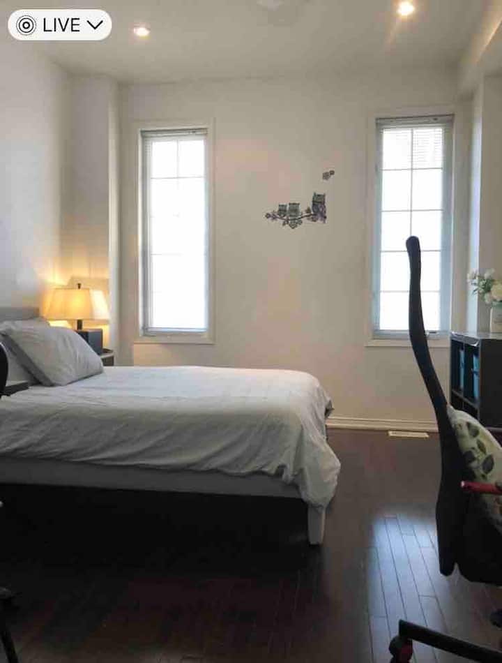 York U, Private Bath, 2 Subway, Easy To Downtown - トロント