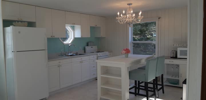 Beautiful Cozy Cottage Few Minutes Walk To Beach - Shediac