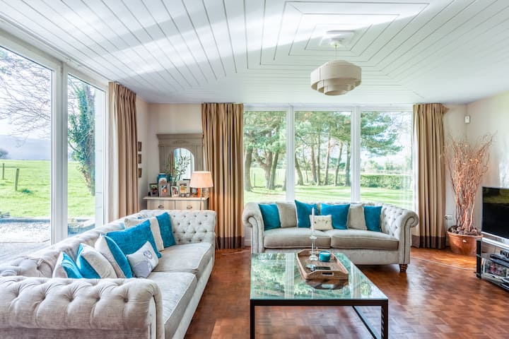 Home From Home Tralee Co Kerry
3 Double Bedrooms - トラリー