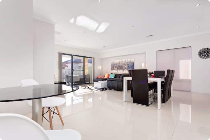 ☆ Relax On Raleigh 3 ☆ Family Home With Own Gym - Perth