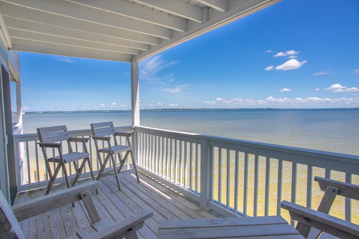 Dolphin Watch: Lovely Waterfront Unit With Kayaks! - Perdido Key, FL