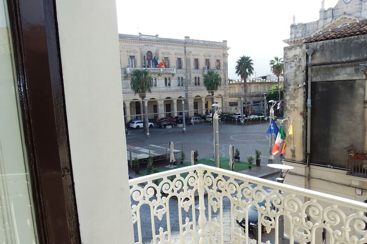 Central House - Elegante Appartamento In Antico Palazzo Al Centro Storico - Giarre