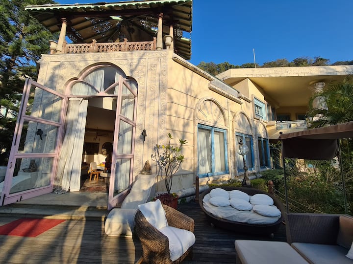 Shambhala By The Ganges - 리시케시