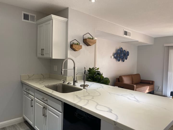 Charming & Modern Scottsdale Condo - Scottsdale, AZ