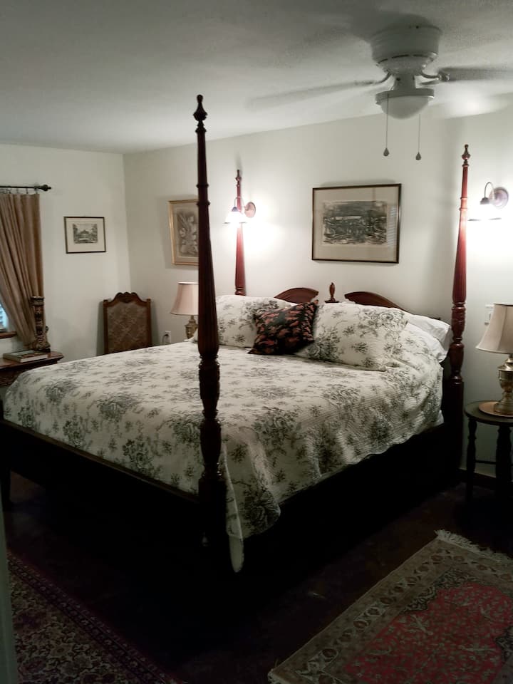 Elke's Nest - Fredericksburg