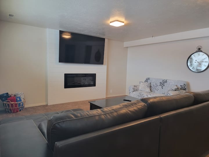Basement Apartment Minutes From World Class Skiing - Sandy, UT