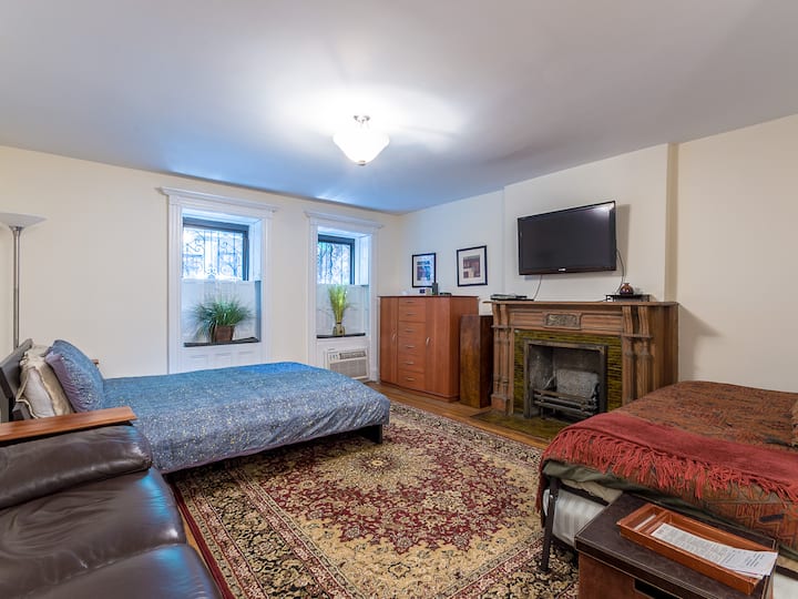 Studio Apt, One Block From Central Park, W 69th St - New York
