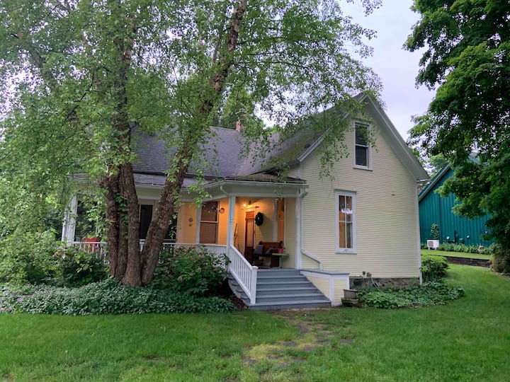 Vintage Splendor Historic - Saugatuck, MI