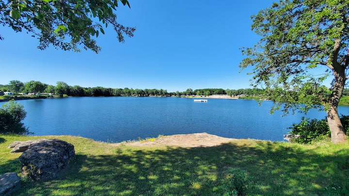 Waterfront Specious Cottage- Two Washroom-8 People - Crystal Beach, ON, Canada