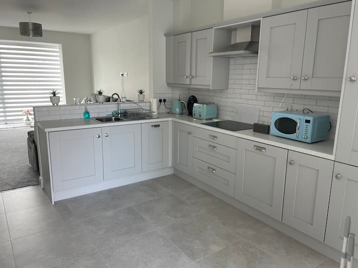 Super King Master Bedroom / Ensuite - Portrush