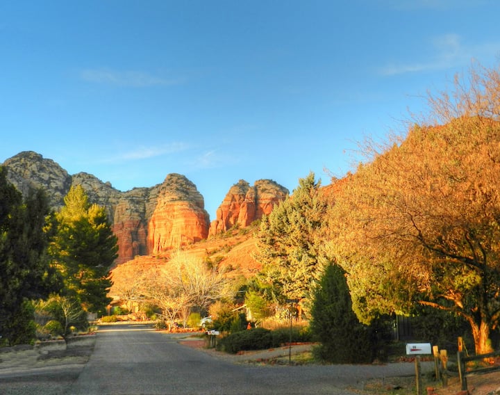 Hikers Zen Bliss + Jacuzzi -Steps To Hiking Trail - Sedona, AZ
