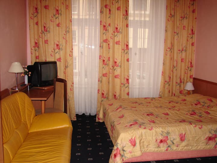 Hotel Aladin Prague - Cosy And Comfortable Stay - Prague