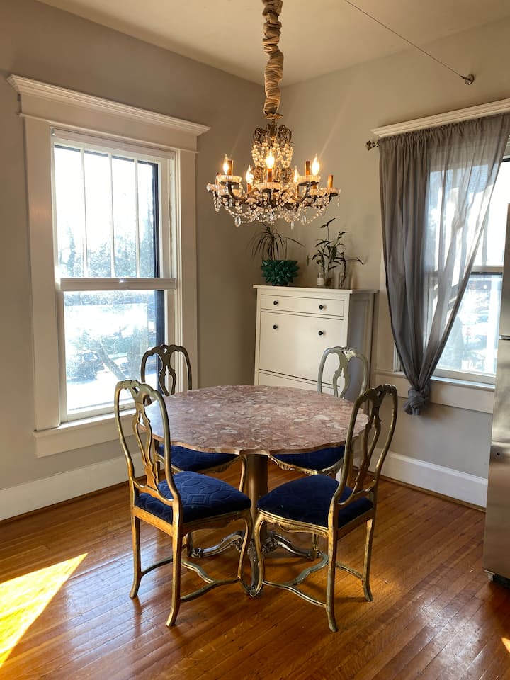 Charming Downtown Condo With A Pool! - Indianapolis, IN