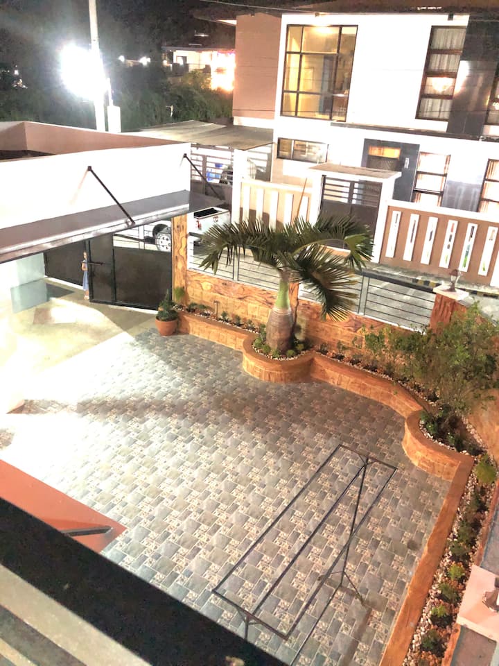 Lipa 3-storey Home At Baseview Homes Subd W/ Wifi - Lipa