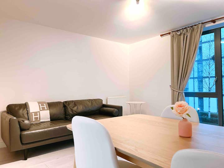 Comfy 2-bedroom Condo In North London - Edgware