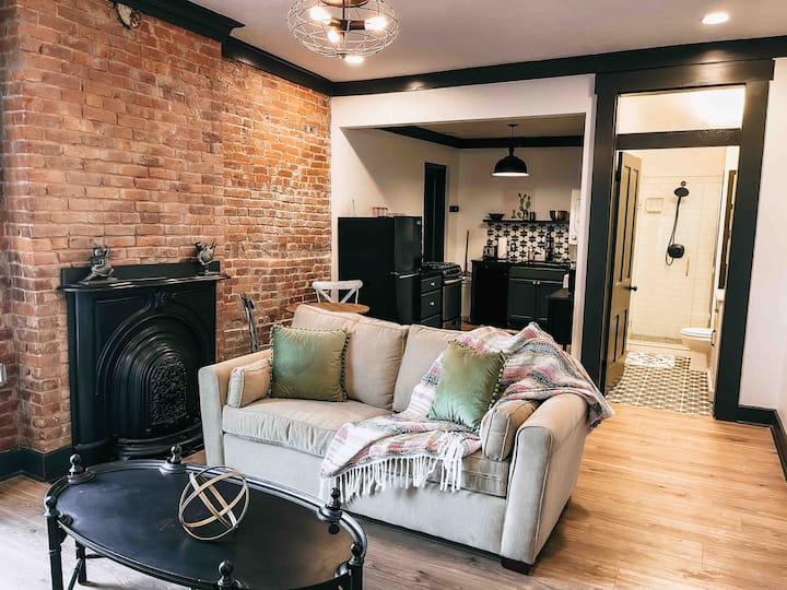 Kingsuite Industrial Stay - New Albany, IN