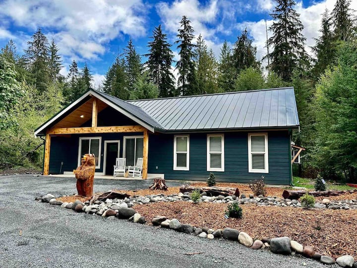 Luxury Rainier Cabin-hot Tub-sauna-arcade-ev - Ashford, WA