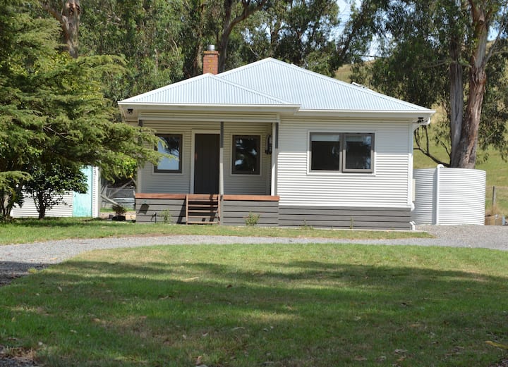 Cottage In Torwood With Seclusion And Views. - Warragul