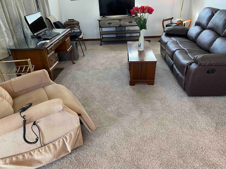 Clean And Roomy 3 Bedroom House. - Evansville