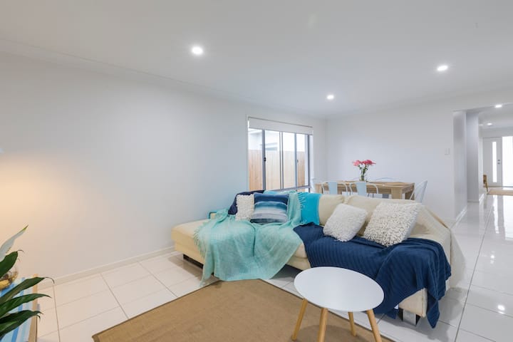 Two Rooms Next To Hospital Sunshine Coast Schu - Caloundra