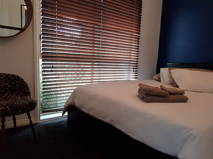 Sunbury Home - Views & Great Position - Sunbury