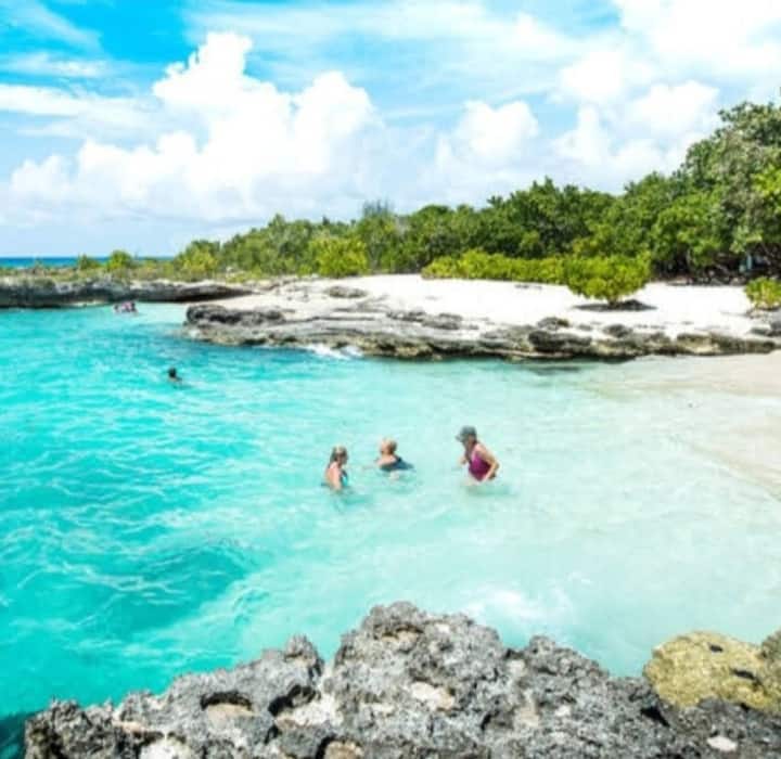 3 Seabreeze Gardens South Sound
5 Min Walk> Beach - Cayman Islands