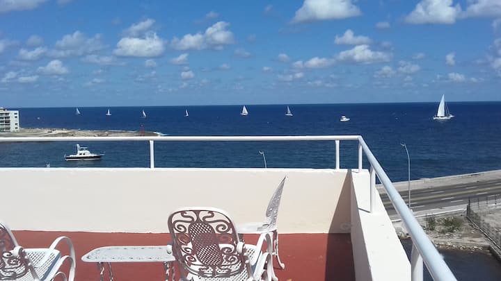 Se Renta Penthouse Con Vista Al Mar - Cuba