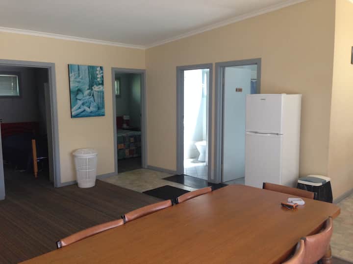 Avalon Motel - 4 Bedroom Unit - Mount Gambier