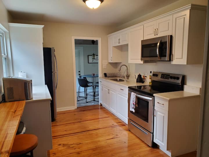 Comfy Bungalow Minutes From The Beach & Downtown! - St. Petersburg, FL