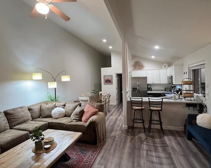 Midtown Get Down—tastefully Renovated Abode - Bend, OR