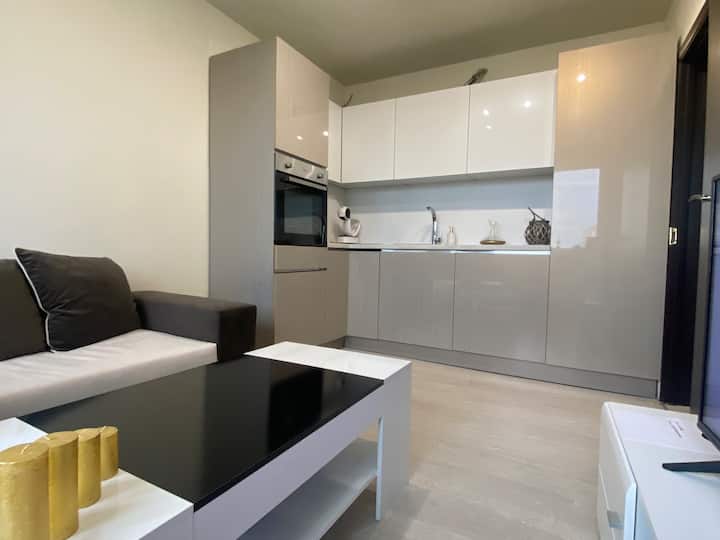 Elegant Brand New Apartment Meters From The Metro - Sofia