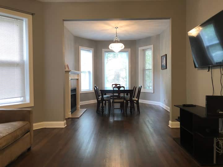 Completely Remodeled, Beautiful Lake View Flat! - Chicago, IL