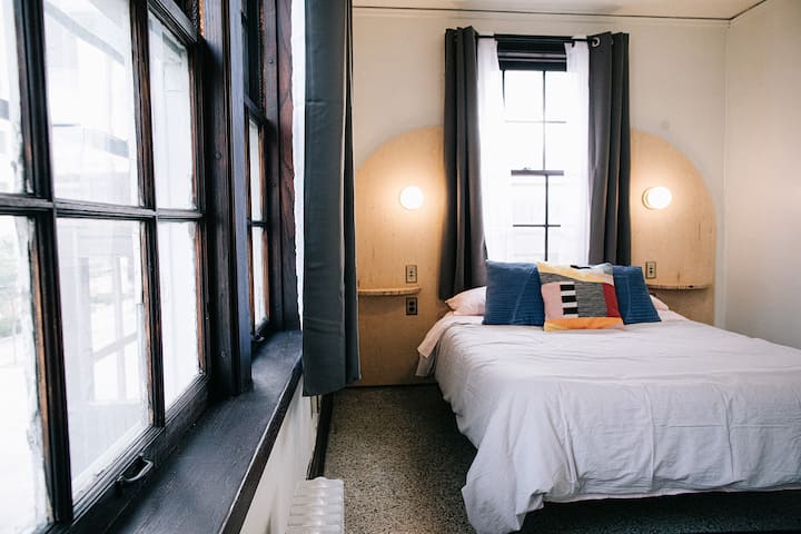 Historic Downtown Elegance 1 Br A. - Madison