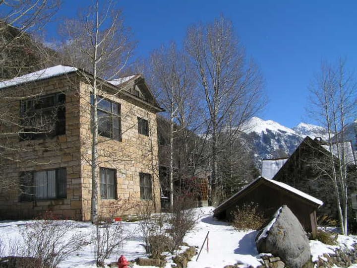 Sunny 4 Bedroom Comfortable Telluride Home - Telluride, CO