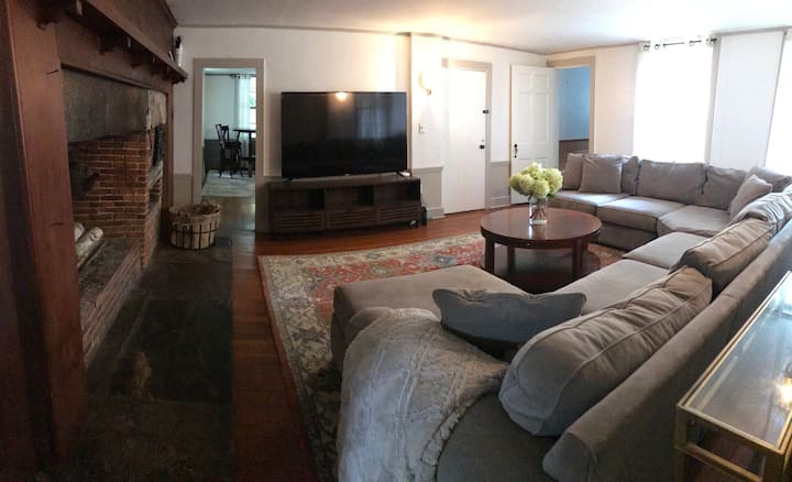 4br Large Historic Hidden Gem In Norwich With Pool - Norwich, CT