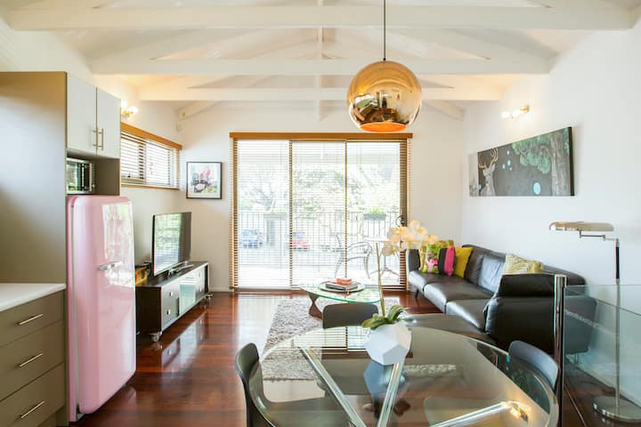 Beautiful, Sunlit House In Little Italy - Melbourne