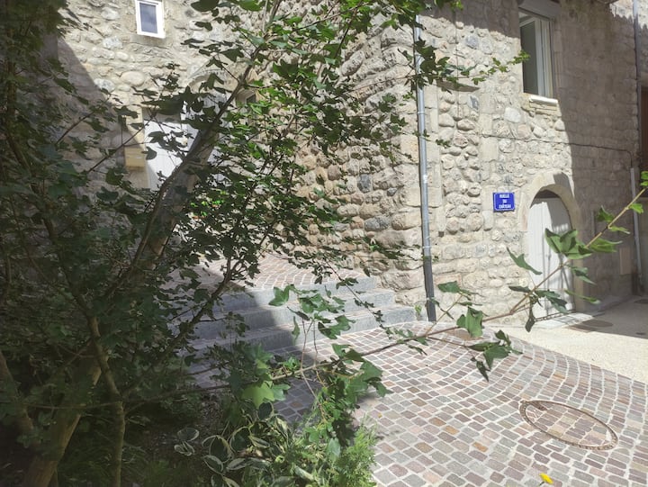 Charmant Logement Avec Parking Gratuit à Proximité - Vals-les-Bains