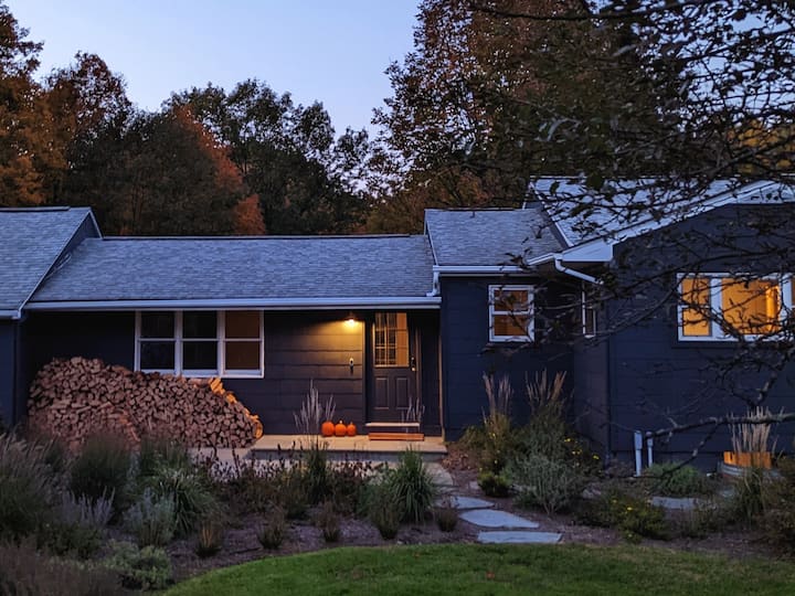 Taconic Hill-a Modern Retreat On 50 Forested Acres - Rhinebeck, NY