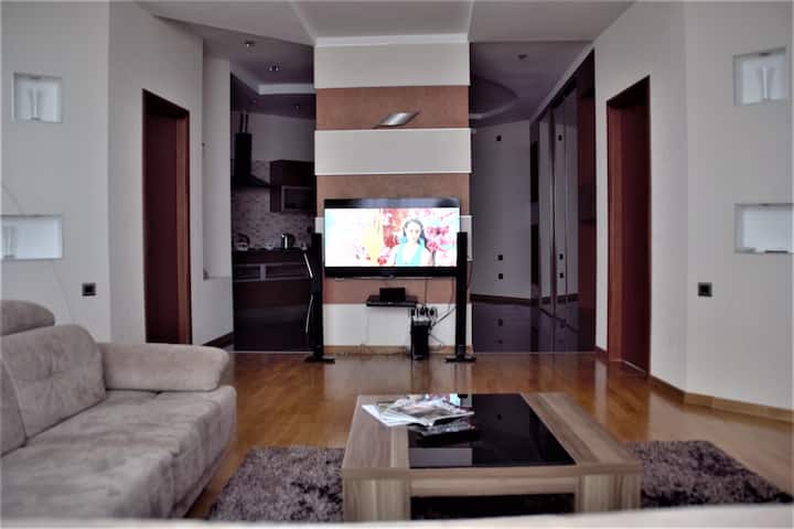 Modern Flat With Flame Towers View - Baku