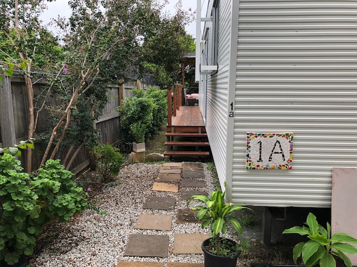 Boutique Granny Flat— A/c +Wifi+ Parking+ Deck - Virginia