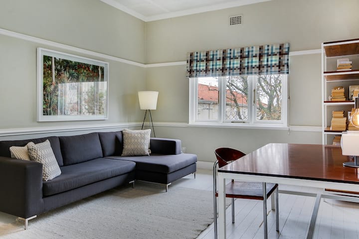 Light And Tranquil, 3-bed Apartment In Oranjezicht - Camps Bay