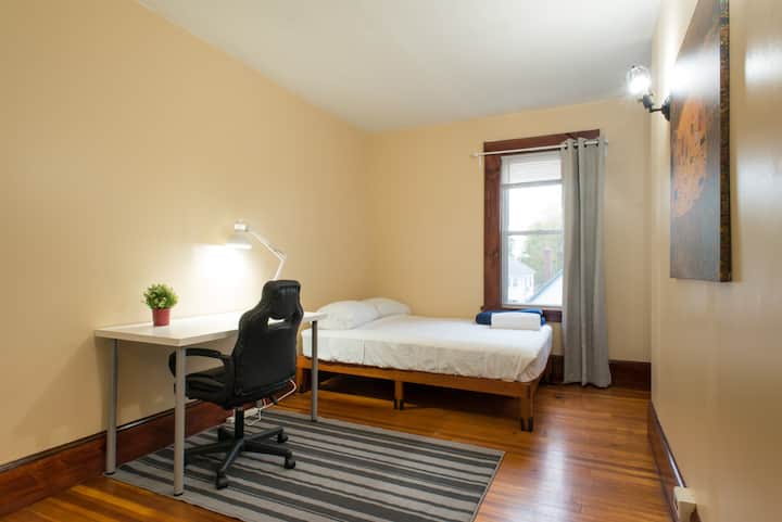 Minimaliststays™ ★ The Parkview House ★ #4/4 - Chelmsford, MA