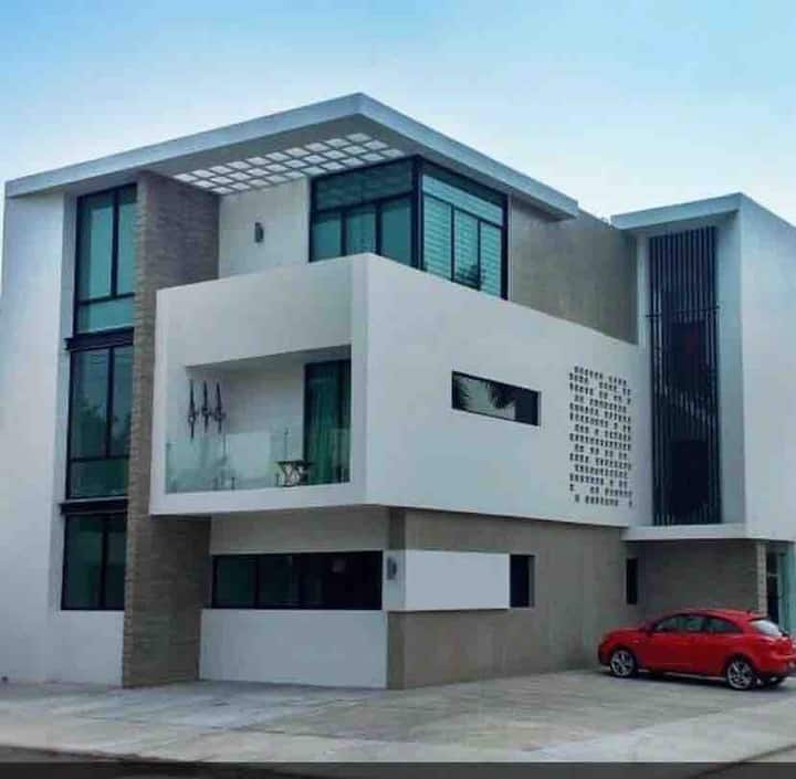 Spacious Condo, Walk To The Beach! - 마사틀란