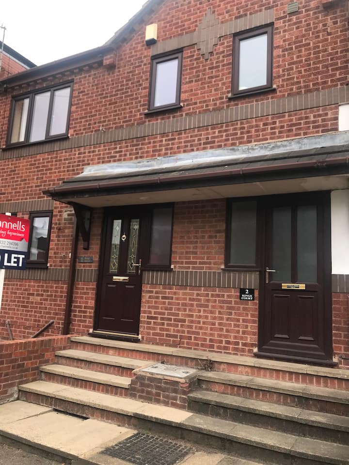 10% Off|4br Spacious |Parking |Netflix | Sleeps 9* - Derby