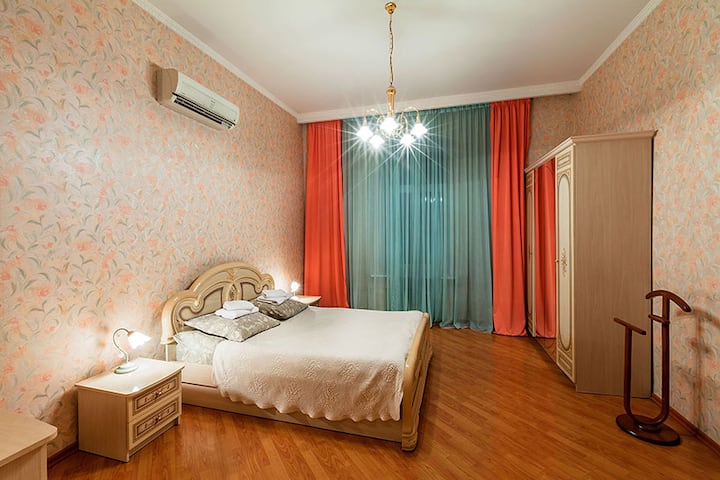 S Balkonom V Samom Tsentre Goroda Apartments - San Petersburgo, Rusia