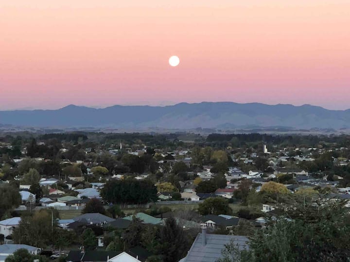 Luxury House On The Hill - Feilding