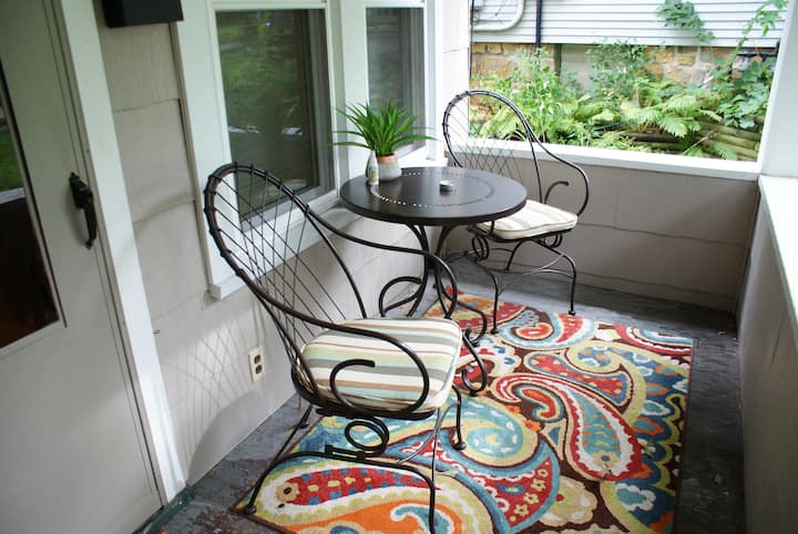 Awesome Near East Side Flat 1 Mile From Capitol - Madison, WI